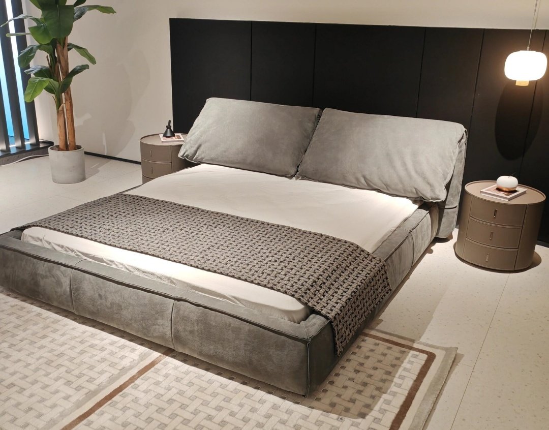 Modern Elephant Ear Bed - Folia Furniture